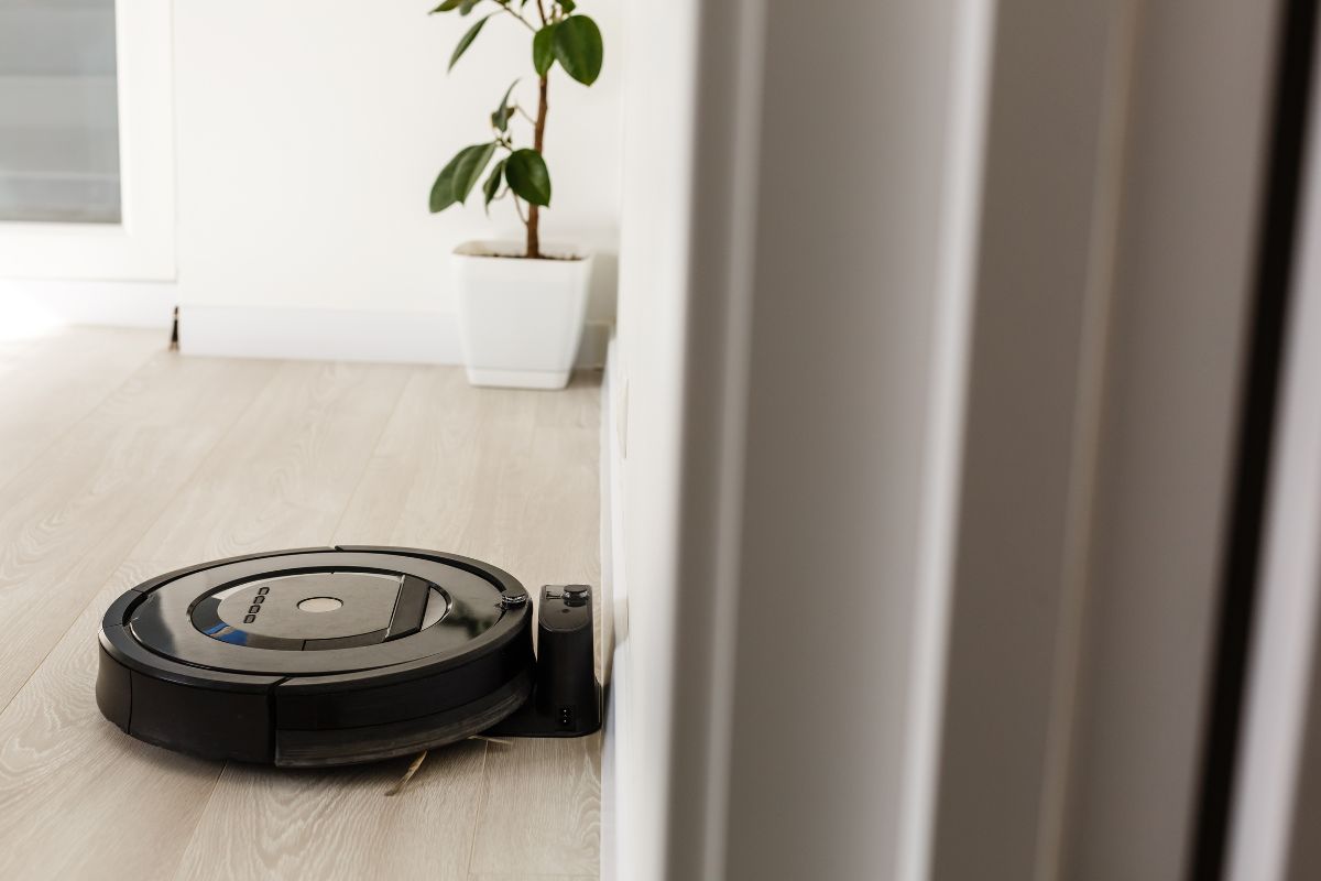 Why Does Roomba Charging Dock Light Go Off And What To Do - Simplify ... Why Does Roomba Charging Dock Light Go Off And What To Do - Simplify ...